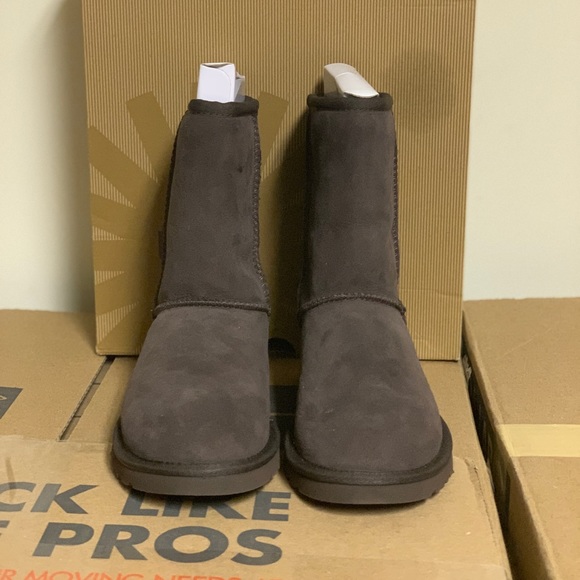 UGG | Shoes | Ugg Women Classic Short Winter Boot Us5 | Poshmark